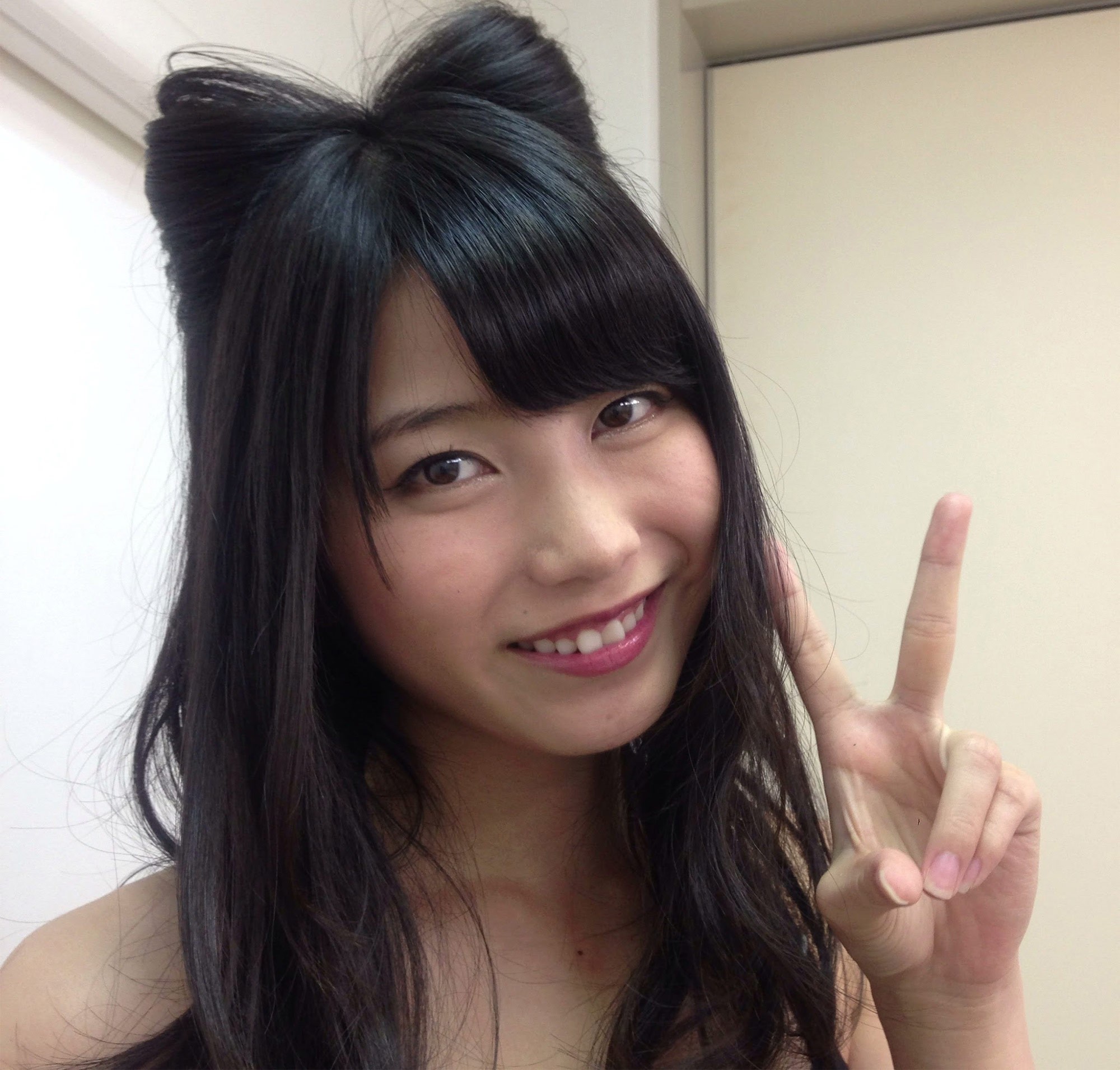 The Japanese and the V for Victory Sign in Photos