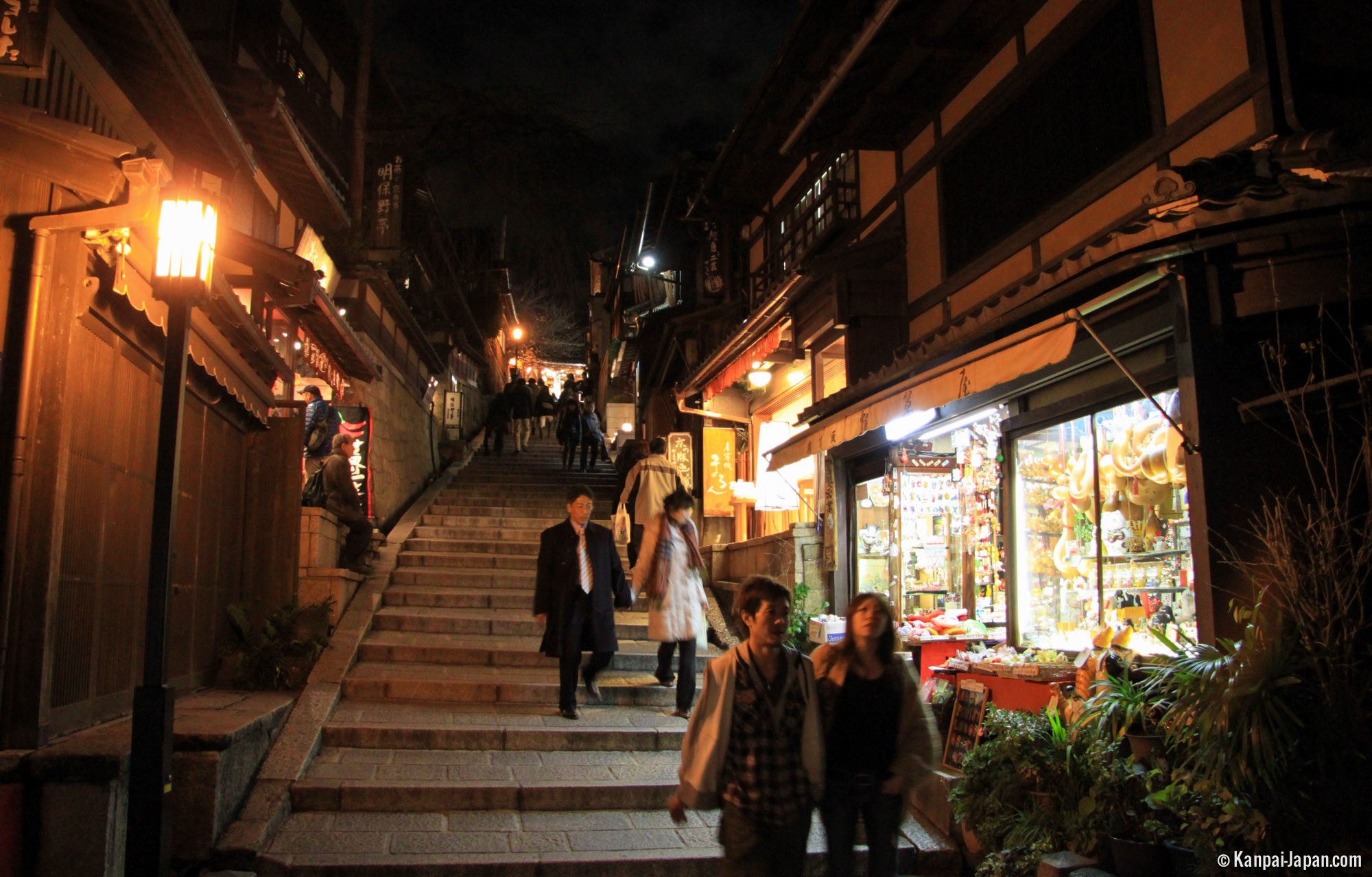 Ninenzaka and Sannenzaka - Traditional Pedestrian Shopping Streets in ...