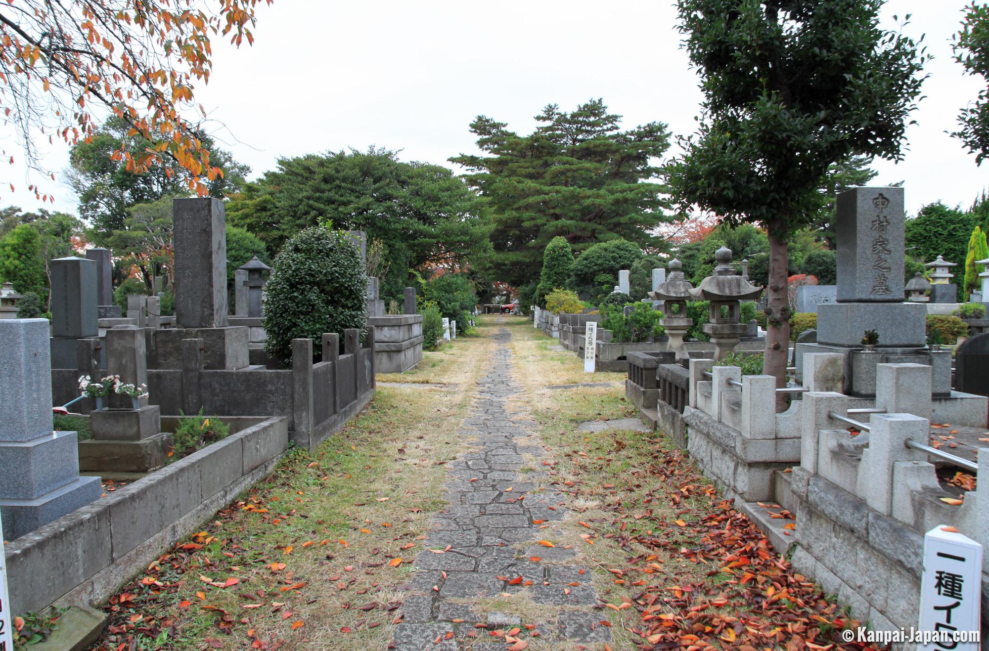 Aoyama Cemetery - Remembrance in the Heart of Tokyo