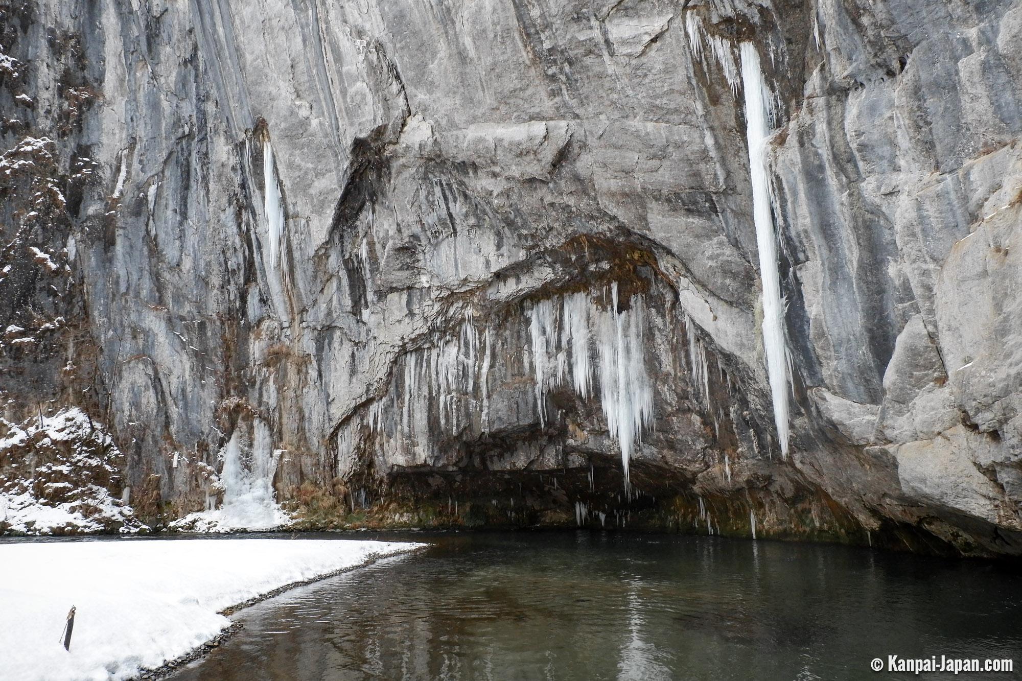 Geibikei Gorge - The Cruise at the Foot of Scenic Cliffs