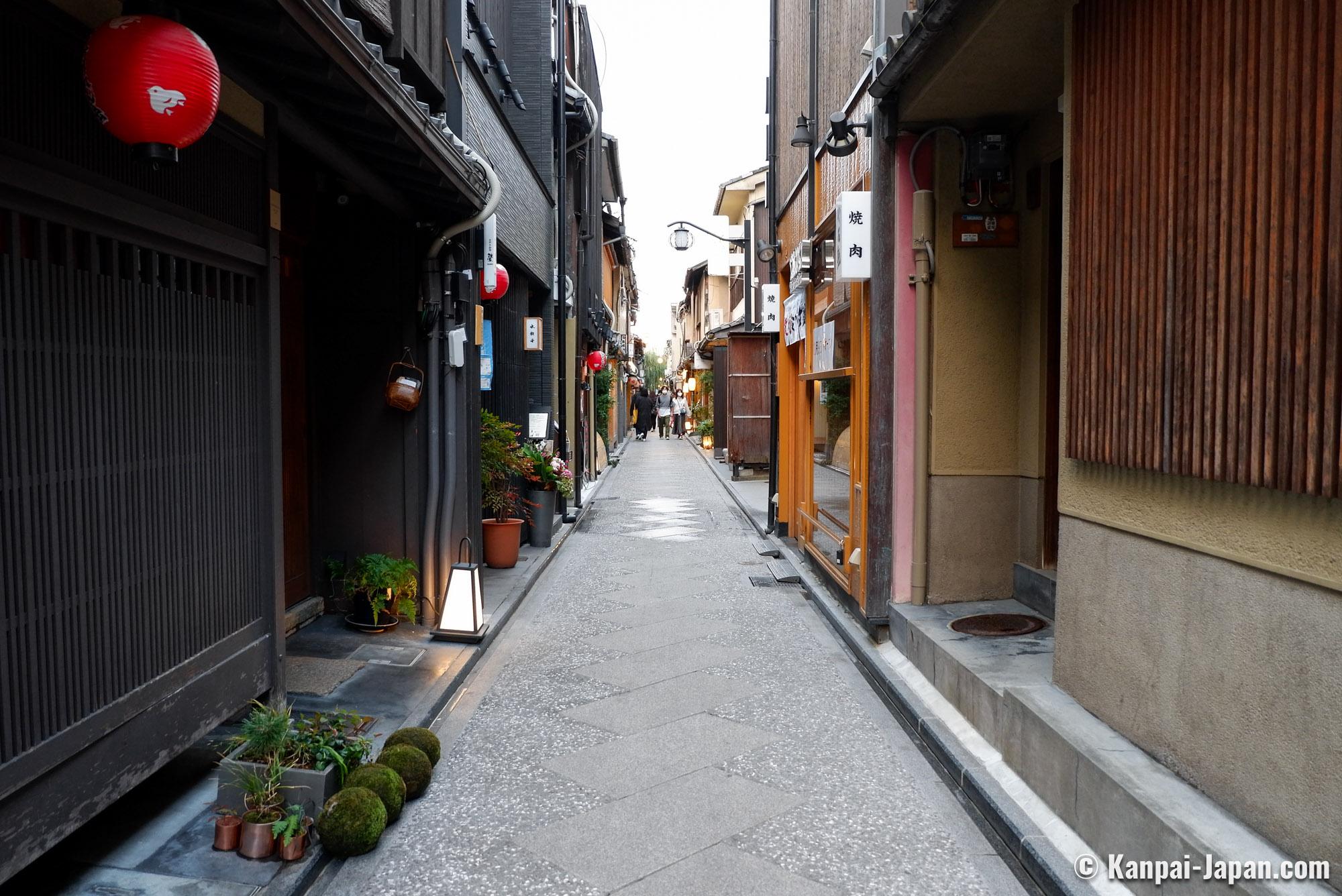 Pontocho - Typical and Historical Entertainment Alley in Kyoto