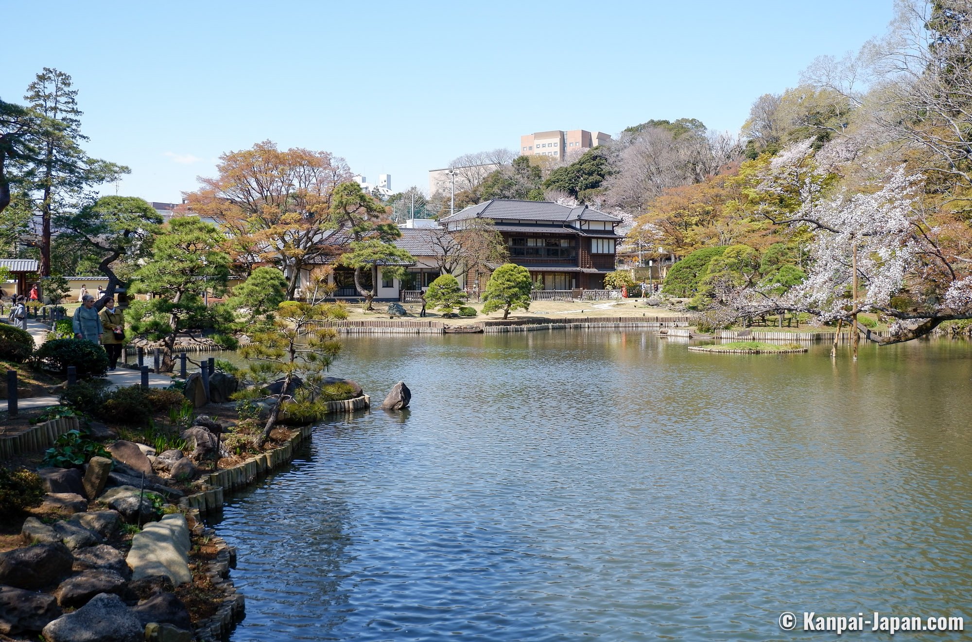 Shin-Edogawa Garden - The Former Residence of the Hosokawa Clan