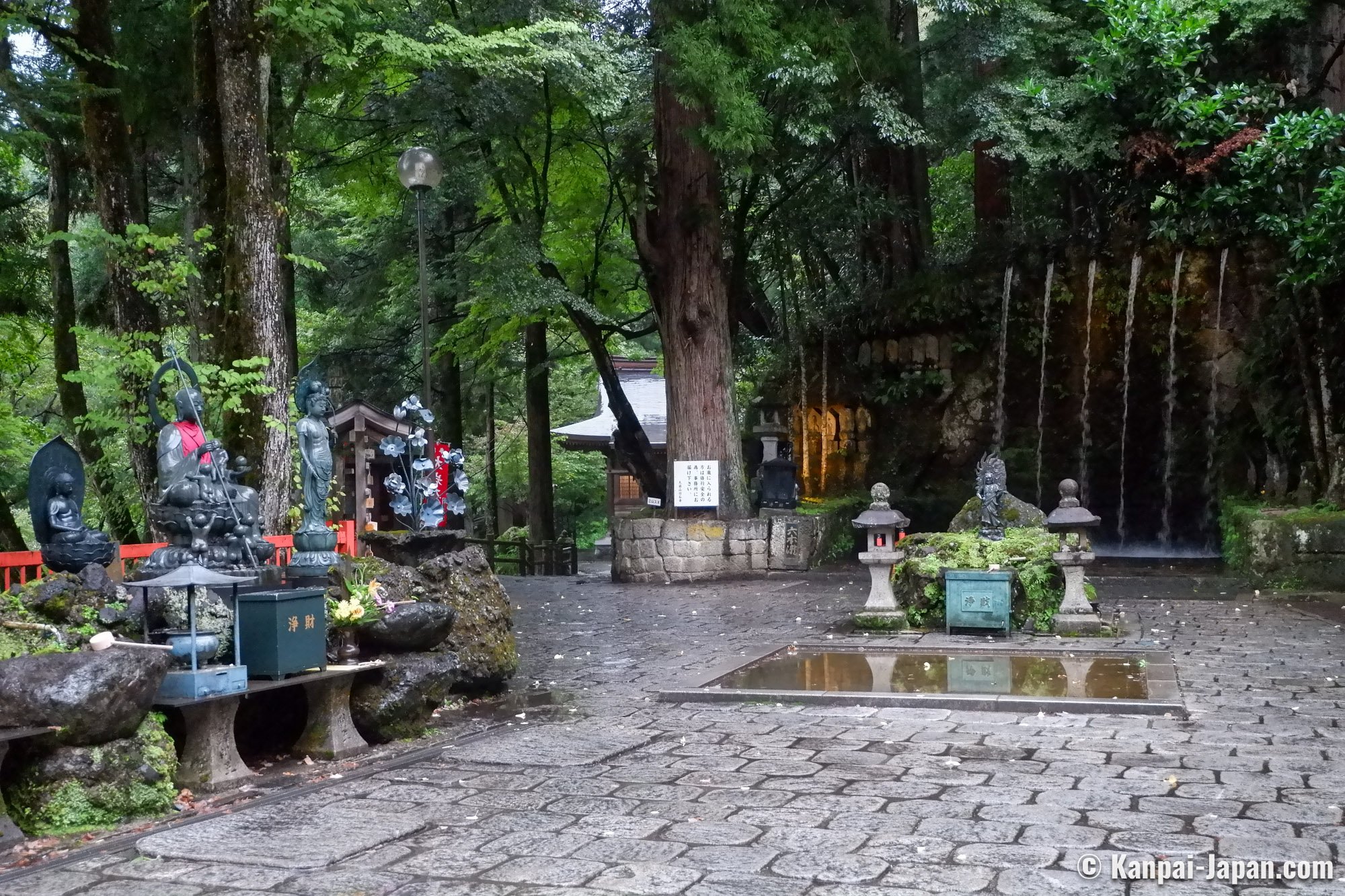 Oiwasan Nisseki-ji - Waterfall Meditation in Toyama
